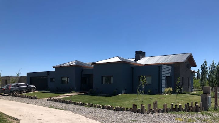 Espectacular Casa De Verano Con Acceso Al Rio - Centenario