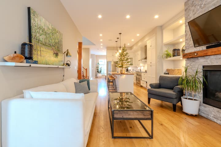 Inner City Luxury: 2king 2queen Near Dt And 17 Ave - Calgary