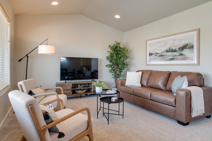 Near I29 & I94 | Spacious 4br | Family Ready - Fargo, ND