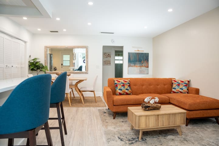 Luxury Beach Retreat Steps To Ocean, Dining, & Fun - Fort Lauderdale