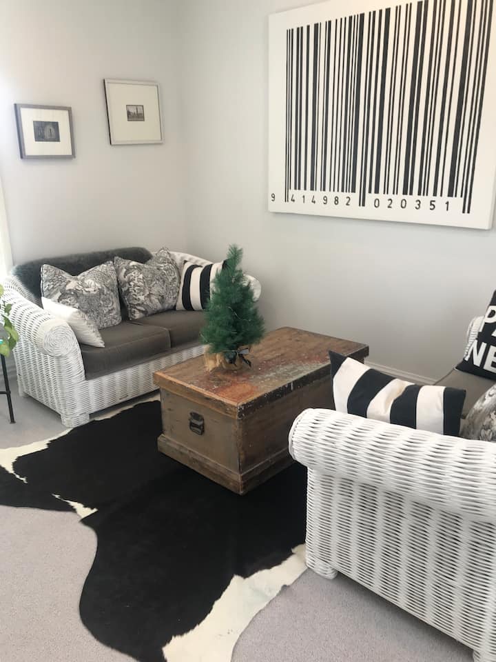 Comfortable In Clyde - Clyde