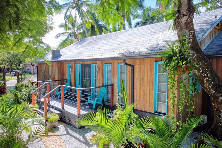 Tropical Cottage Near River District & Beaches! - Fort Myers, FL