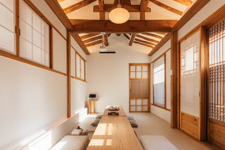 A Hanok With Foot Bath For Relaxation, Stay Nuri - Seoul