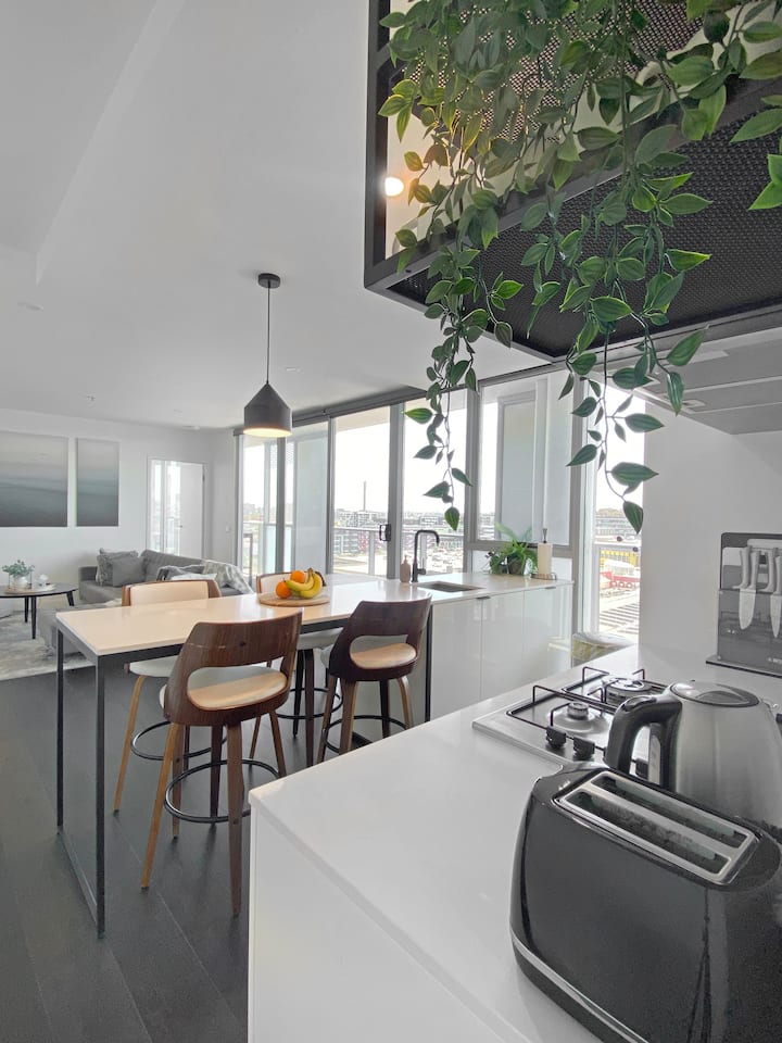 Richmond Sub Penthouse, Amazing Views W/parking - Richmond