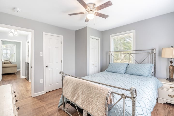 Updated, Security Cameras, Fast Wi-fi, Smart Tv - Columbia