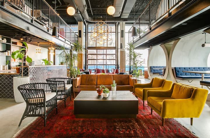 Burnham Walk To Broadway, Downtown, Pool, Balcony - Bridgestone Arena