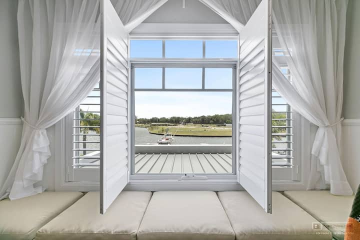 New Haven - Grand Canal Suite - Sandstone Point