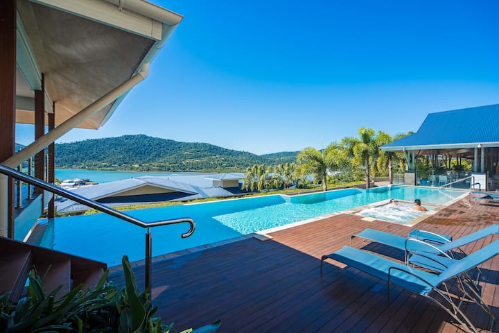 Boho Delux With Sea Views , Pool+gym - Airlie Beach