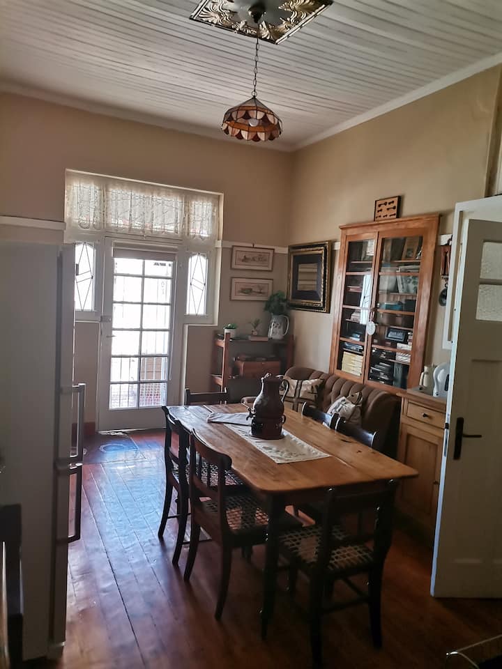 Toeka Se Dae. Old Farm House, Lots Of Antiques - Oudtshoorn