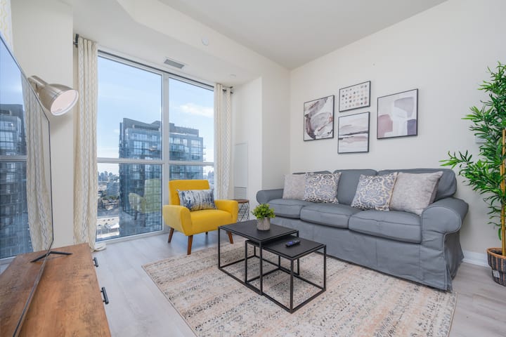 Spacious 2br+den, With Parking - Brampton
