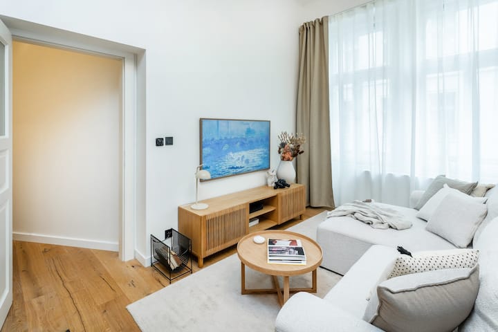 New Modern Central Located Apt *Netflix - Praga