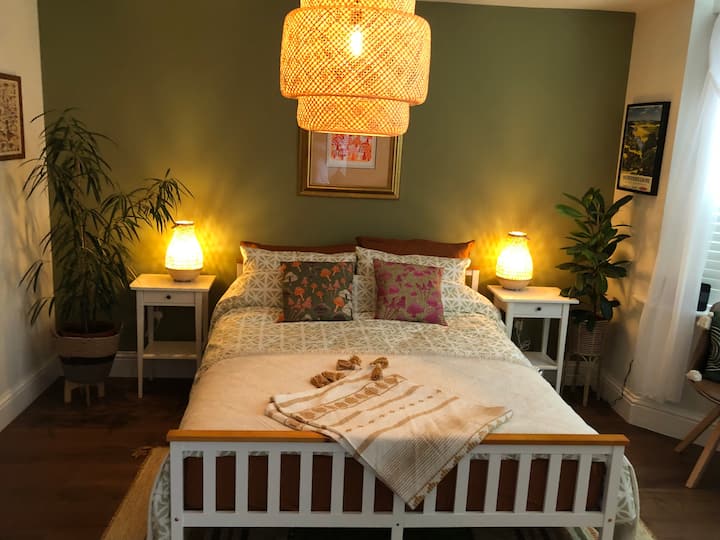 The Mush-room
With Continental Breakfast & Parking - Stratford-upon-Avon