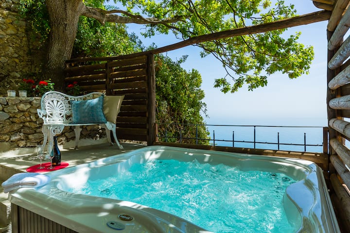 Sea-view Villa With Jacuzzi On The Amalfi Coast - Maiori