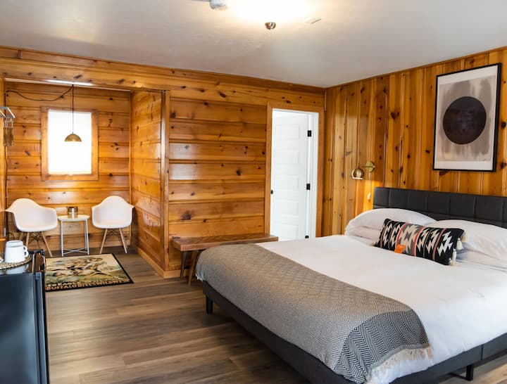 Single King Room In Boutique Hotel - Pagosa Springs, CO