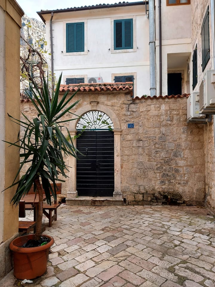Old Town Studio Apartment Fjaka - Kotor