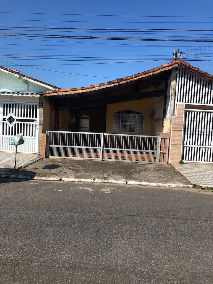 Casa A 150 Metros Da Praia. - Praia Grande