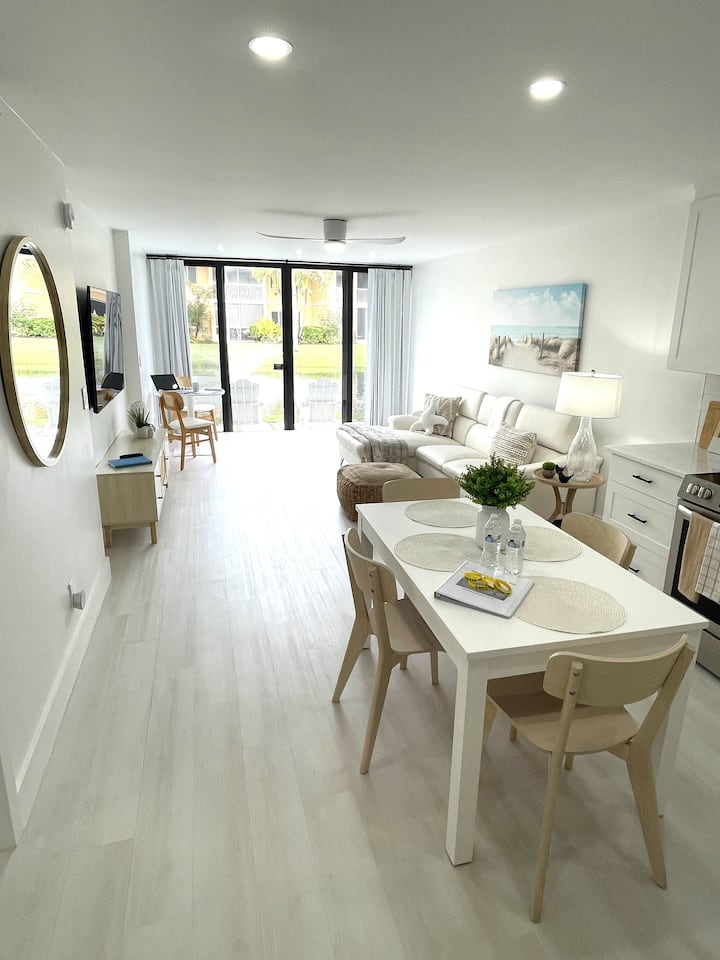 Modern Condo By The Sea! - Fort Pierce, FL