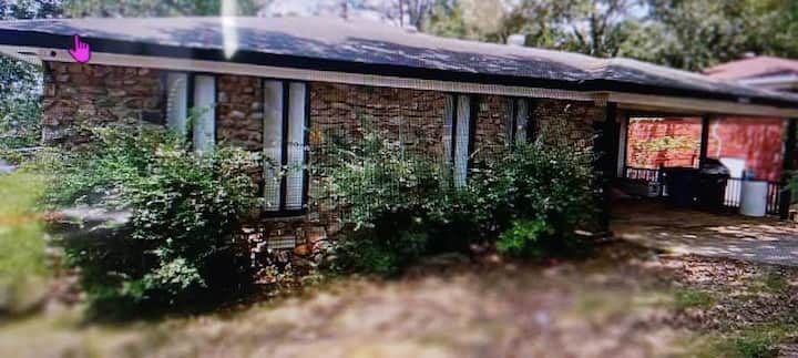 Whitney's Safe, Comfortable, Affordable House - Little Rock
