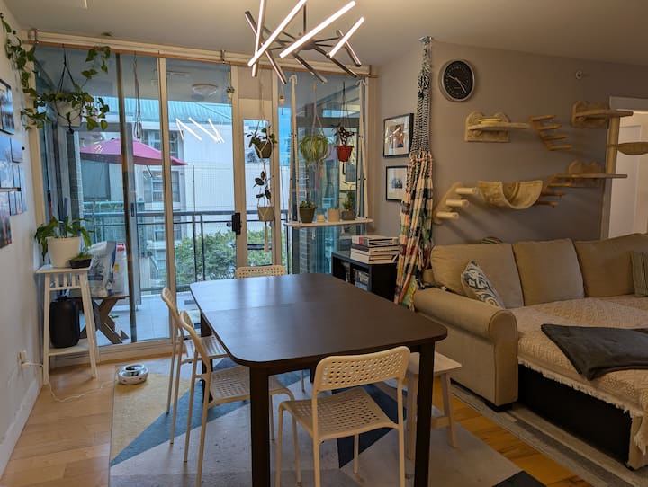 Walk To Bcplace&next To Transit, Check Our Reviews - Vancouver