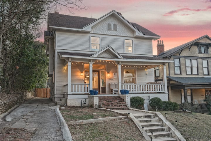 Luxury Mansion W/ Game Room, Fire Pit, Dogs Ok! - Birmingham, AL