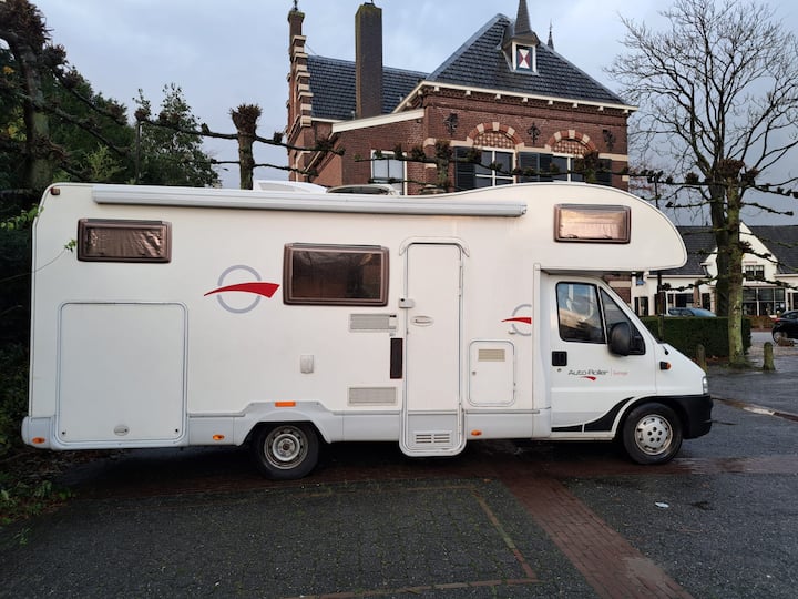 Ruime 6-persoons Familiecamper. - Utrecht