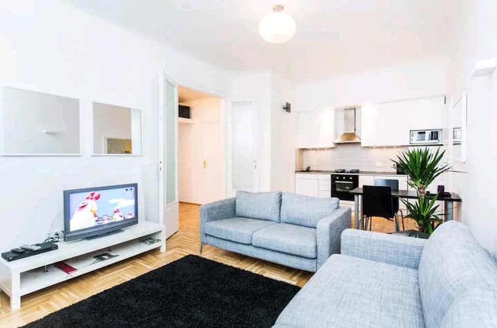 Cosy & Quiet Basilica Apartment - Budapest