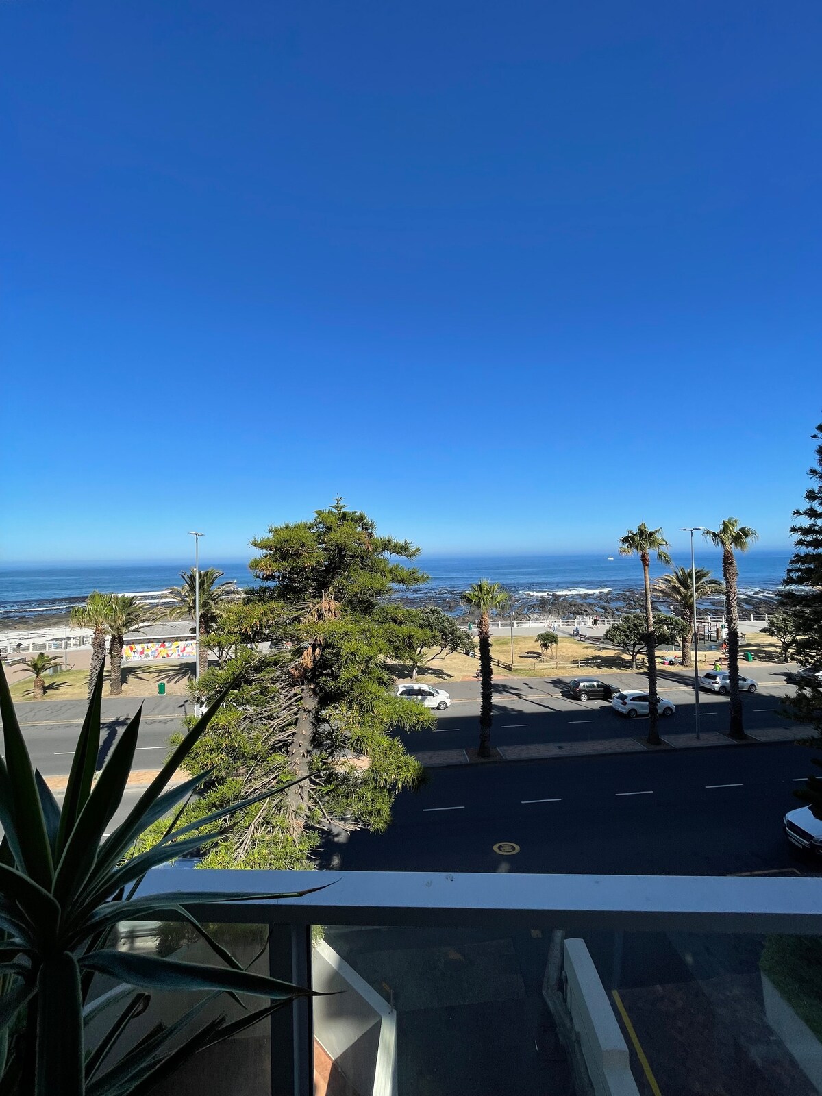 Beste Aussicht am Strand, auf die Promenade und die Berge - Airbnb