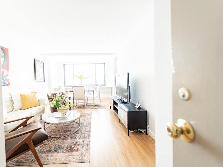 *New* Stunning, Executive 1-br W/ View - Arlington, VA
