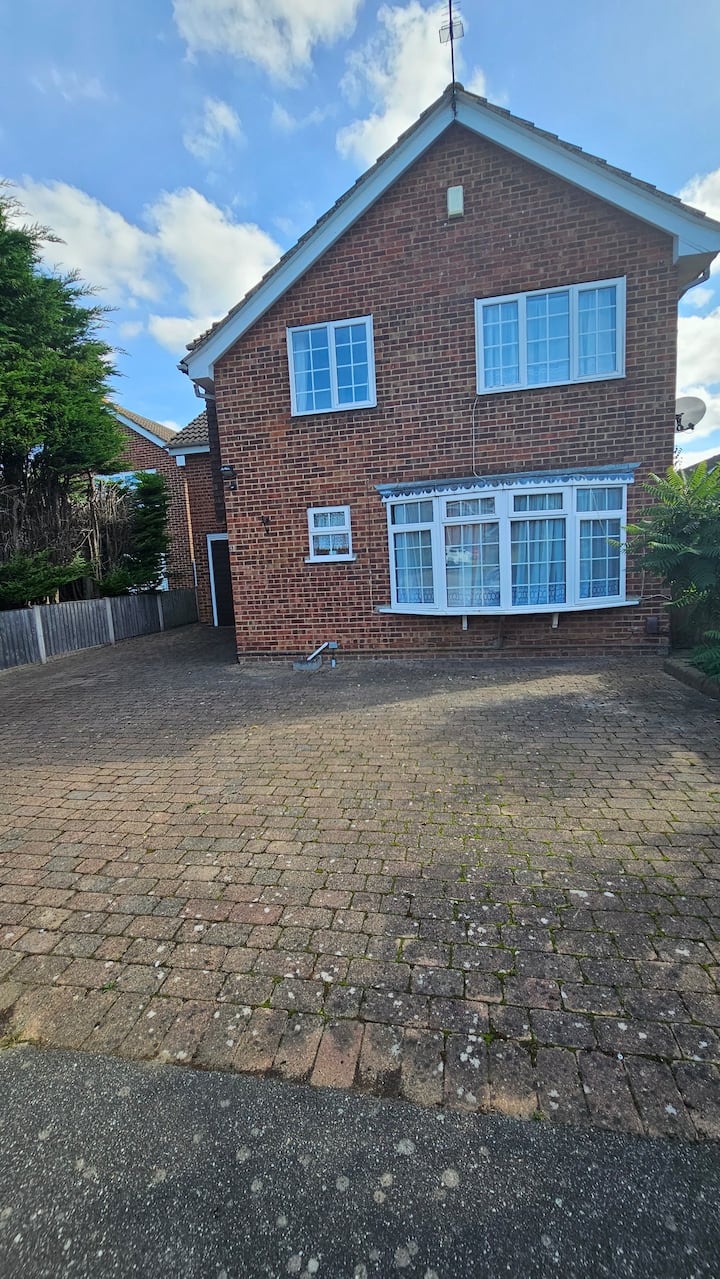 Immaculate House In Cul De Sac - Southend-on-Sea