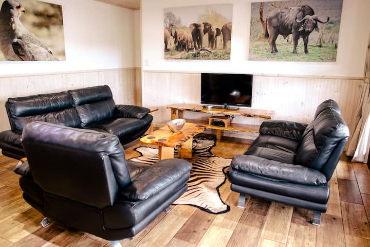 Monzi Safari Lodge - Luxury 3 Bedroom Log Cabin - Mtubatuba