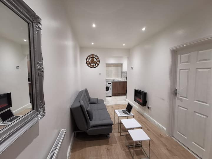 Three Bed Flat Luton Airport - Hertfordshire
