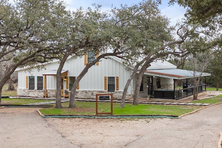 The Farmhouse - Driftwood, TX