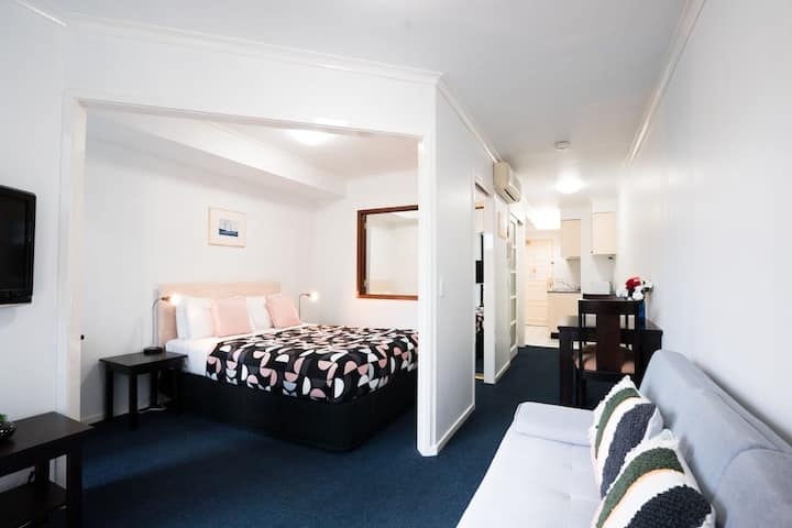 Central City Apartment - Southern Cross Railway Station, Docklands