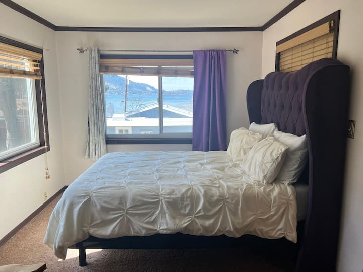 Lake Side Retreat - Clearlake, CA