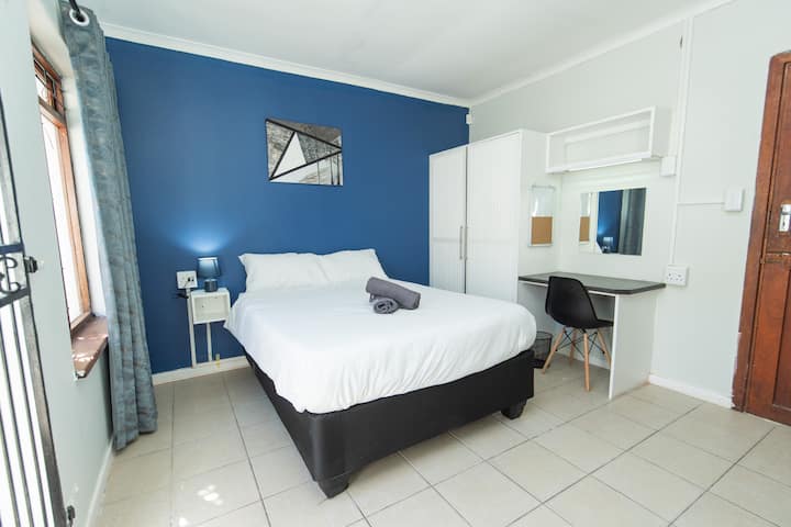 16 On 7th Guesthouse - Unit 5 #Noloadshedding - Gqeberha