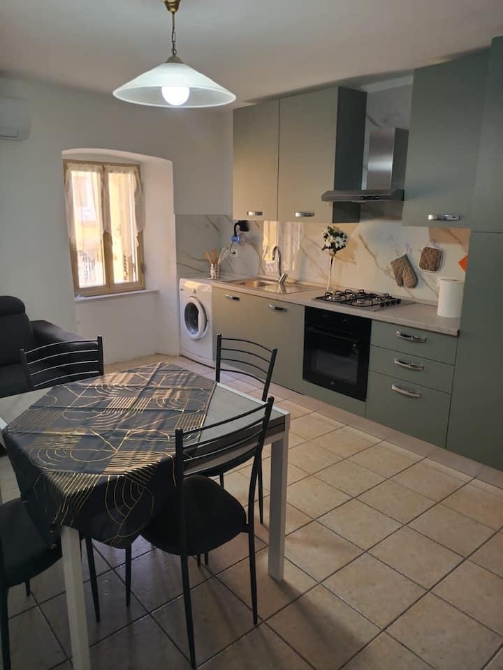 Spazioso Bilocale In Toscana - Carrara