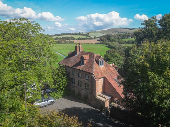 Burnt House Alfriston, Sussex (London-95 Mins) - Seaford