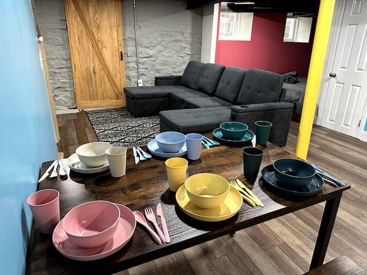 Colorful Basement Suite-near Zoo - 세인트루이스