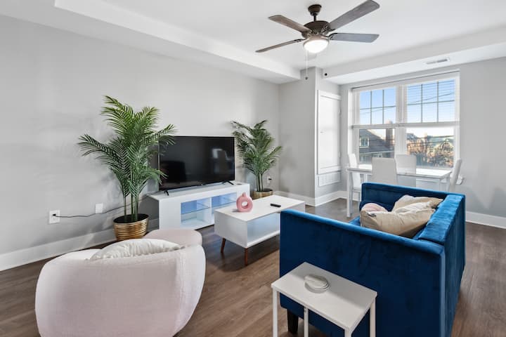 Your Cozy 2-bedroom Midtown - Ford Field Detroit