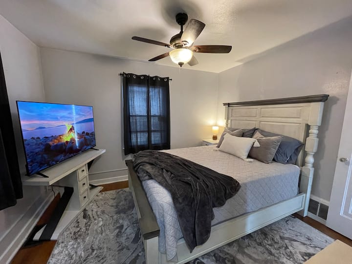 Newly Furnished With Sunroom! - ラシーン, WI