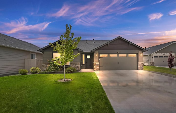 Fox House With Hot Tub, Fire Pit & Large Yard - Nampa, ID