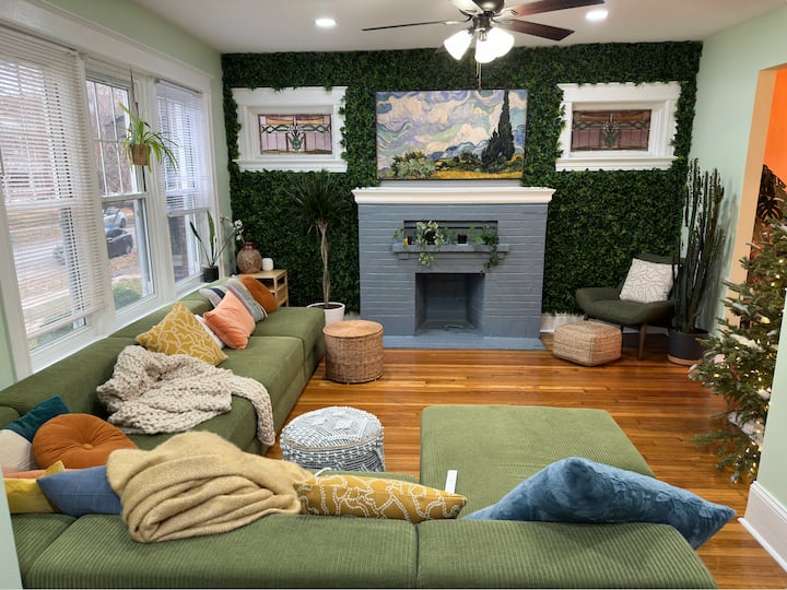 Greenhouse With Lots Of Color! - Saint-Louis, MO