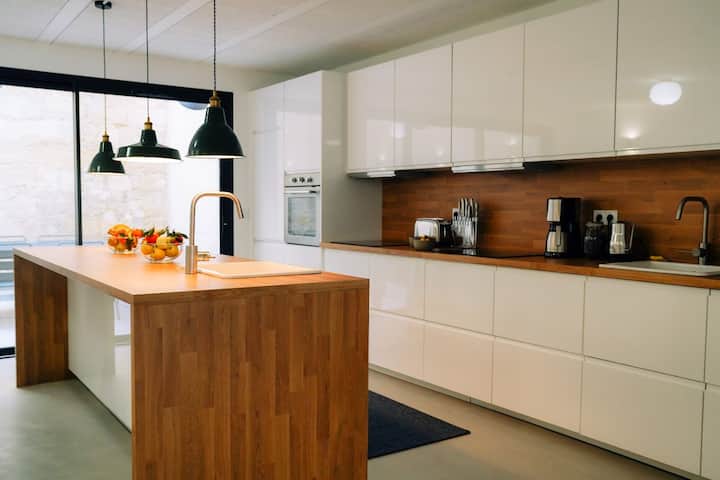 Bordeaux Gem: 8 Bedrooms, 8 Bath - Talence