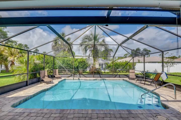 Cozy Cottage Heaven - Heated Pool - Palm Coast, FL