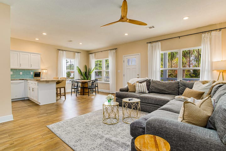 The Seahorse Cottage- Walk To Davenport Bayou - Pensacola Beach, FL