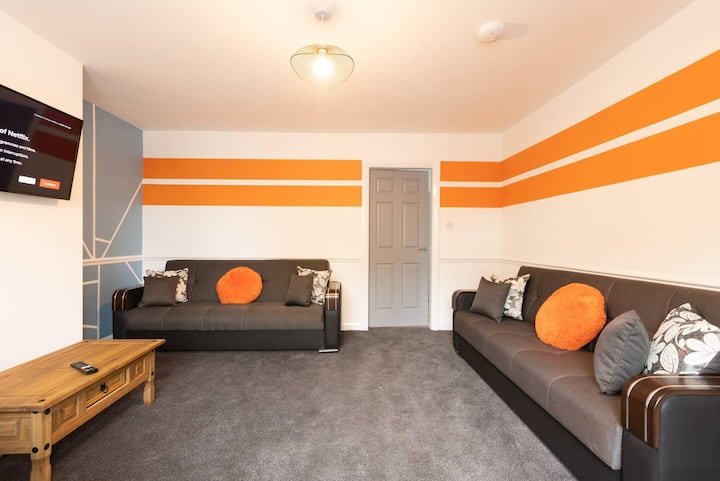 Origin - Close 2 City-centre, Shops, Netflix - Pudsey