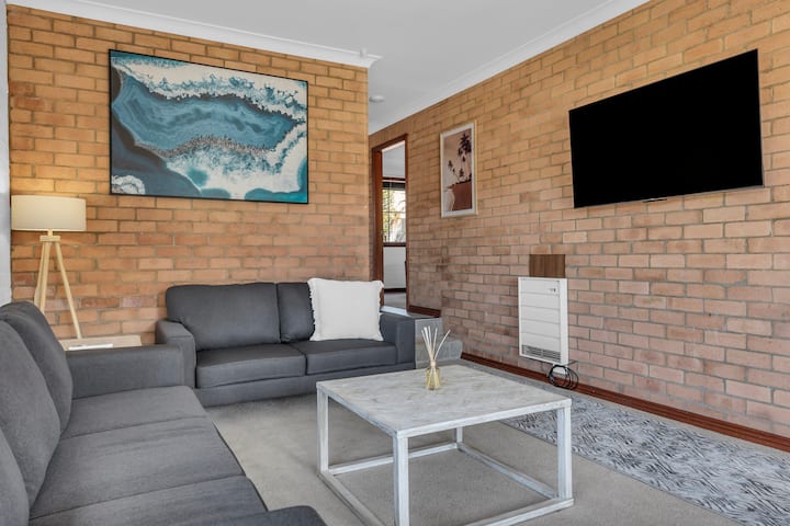 Beach Retreat - 2 Bedroom - Eden