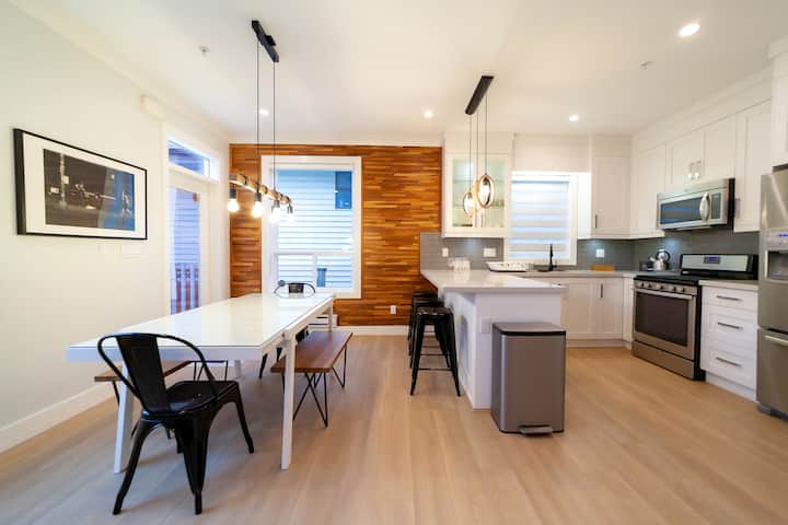 Vancouver Chic 3 Bedroom Home. Central Location! - バンクーバー