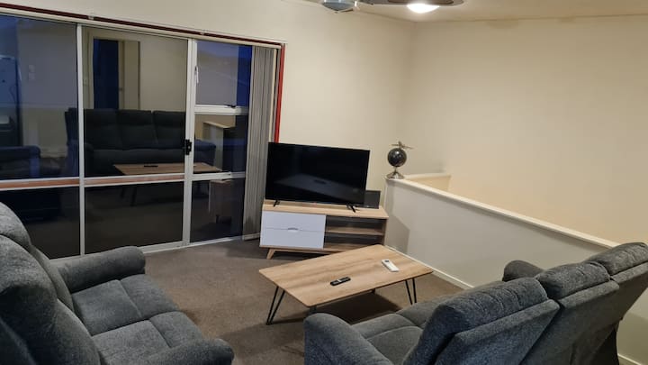 5 Bed Attached House - Auckland