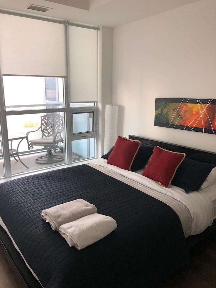 Stylish Condo In Midtown - Ontario